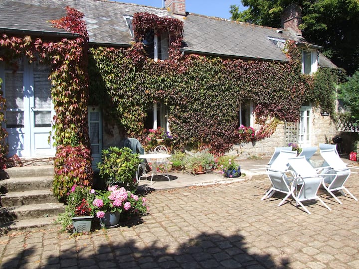 3 Bedroom Apartment At Manoir Sainte Cecile - Domfront