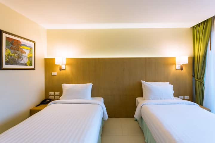 Hilltop, Drivers' Ideal, Best View, Highest Floor - Phuket