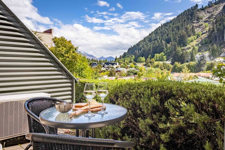 Central 2-bedroom Apt With Free Wi-fi & Parking - Queenstown, New Zealand