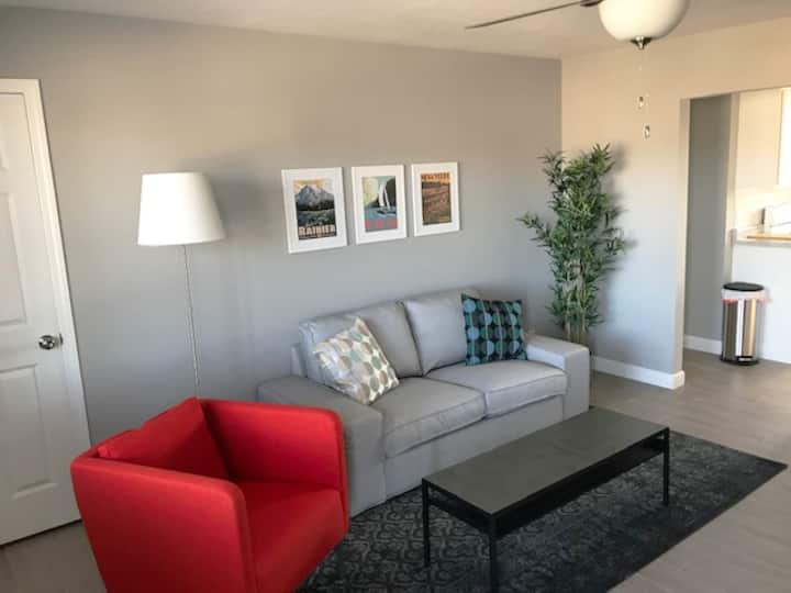Adorable 2 Br/1 Ba Near Peoria Hospitals (Apt A) - Peoria, IL
