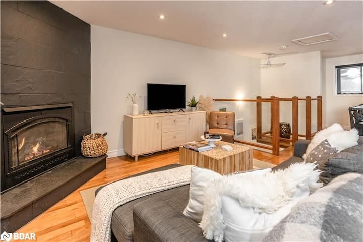 Modern Townhouse Walk To Everything - Thornbury