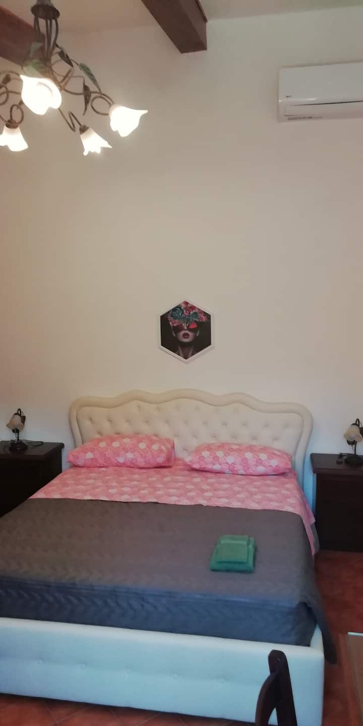 Stanza Matrimoniale Bagno Interno Privato In Villa - Anzio