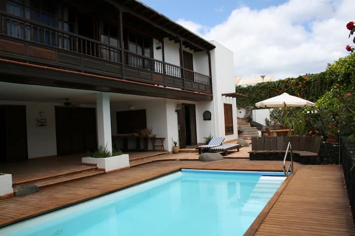 Precioso Apartamento Con Piscina, Zona Residencial - Lanzarote
