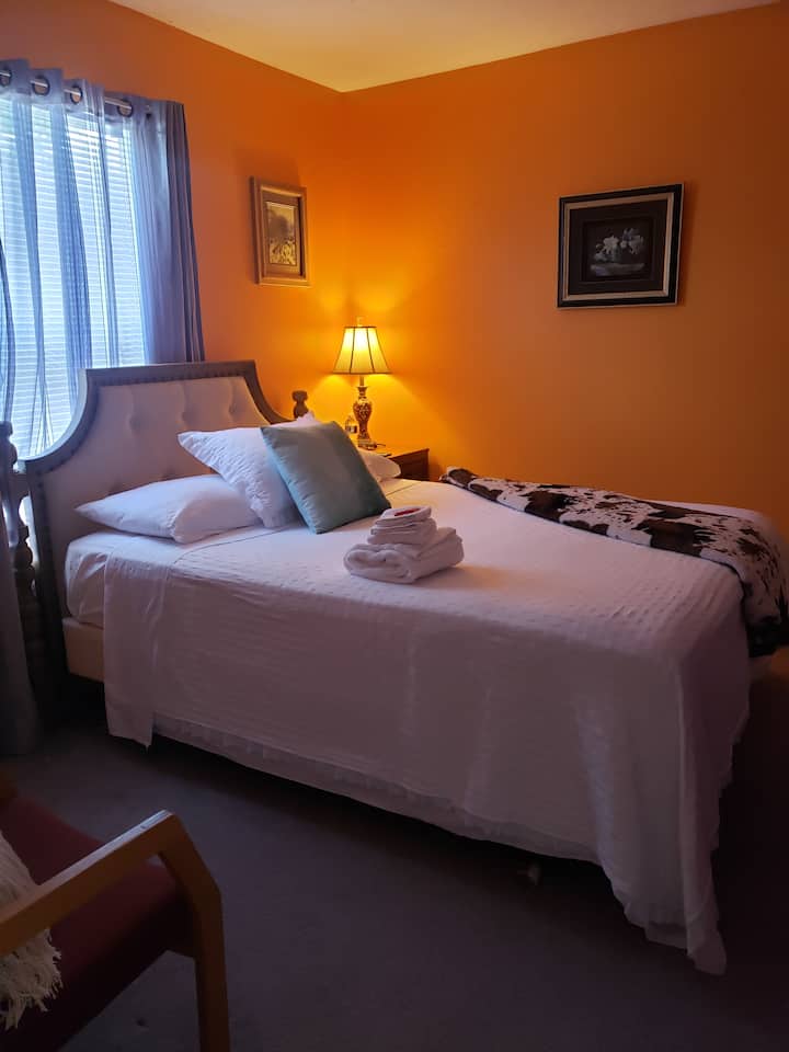 Comfort For Professionals
Private Room In A House. - Greenwood, IN