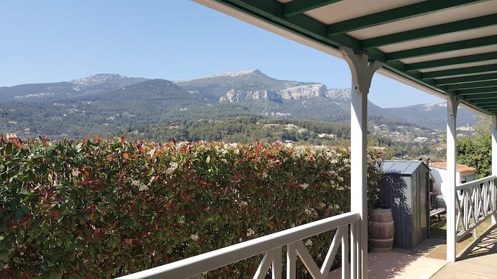 T 3 Au Calme Sur Les Hauteurs De Toulon. - Toulon