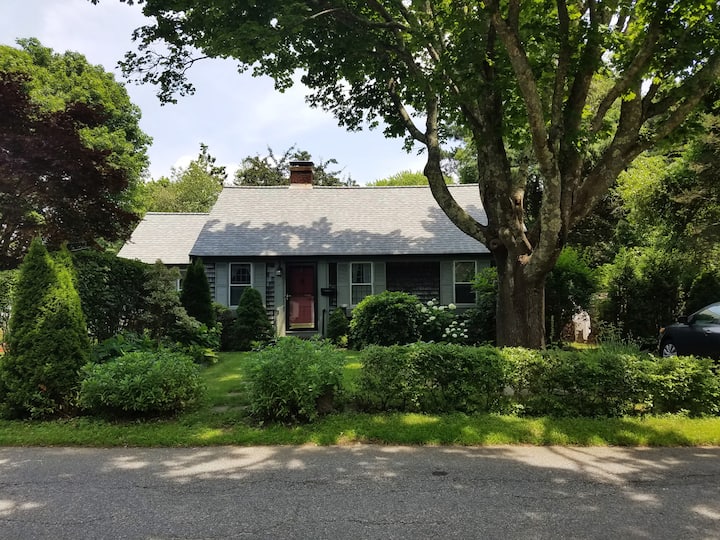 Little Gem In Falmouth Village.3 Bedrooms. - Falmouth, MA