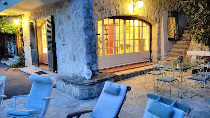 A Beautiful Garden Apartment With Amazing Views! - Vence
