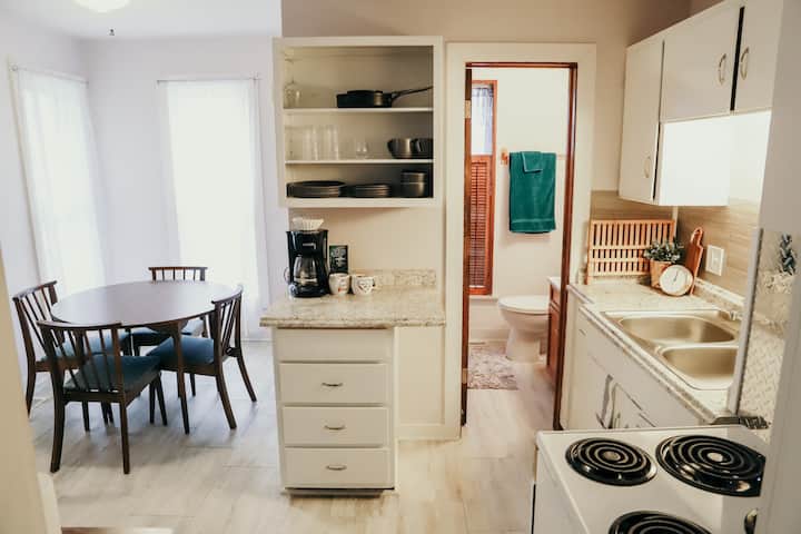 Medical Mile Apartment  - Extended Stays Welcome! - グランド・ラピッズ, MI