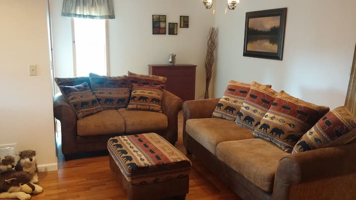 Quiet Mountain Comfort 5 Bedrooms / Pet Friendly - Cripple Creek, CO