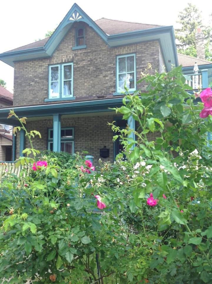 Rocking Chair House - Artist Retreat In Stratford - Stratford