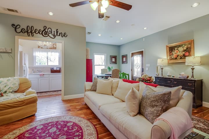 Charming Historic Carriage House Frisco, Tx - Frisco, TX