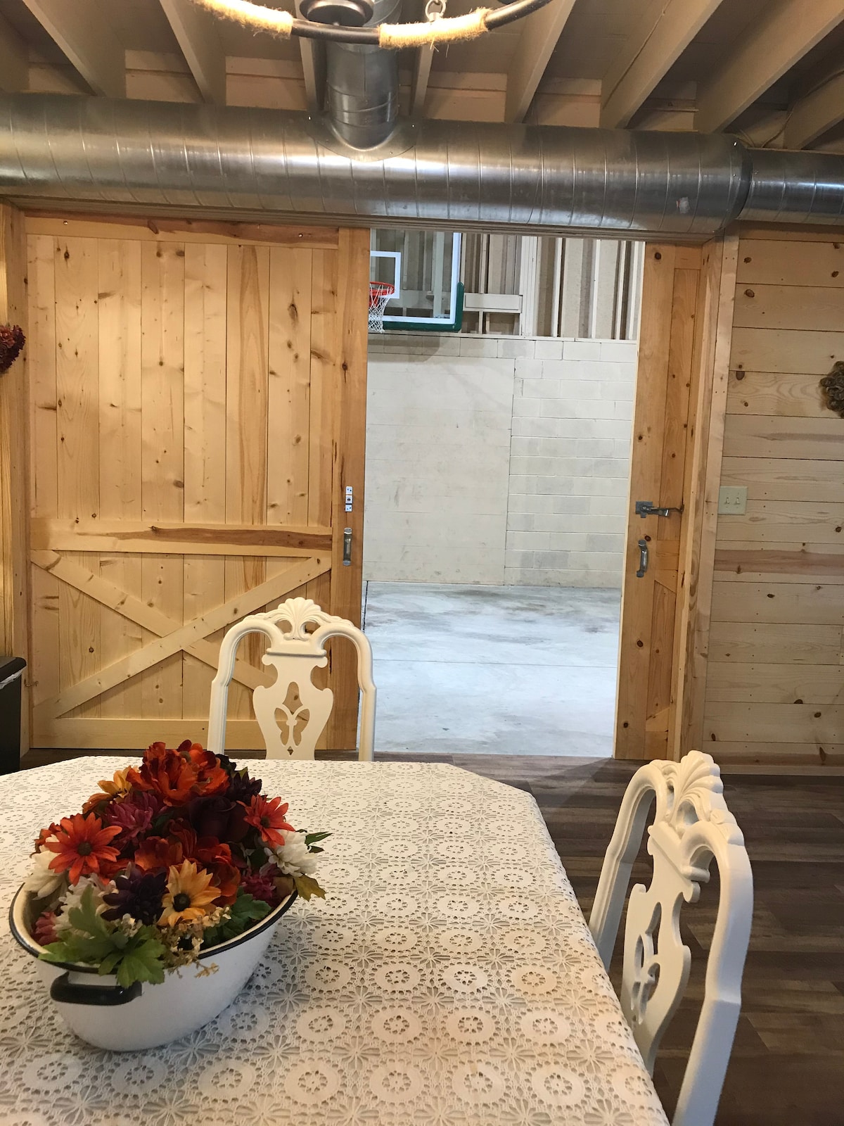 Private barn in woods, INDOOR BASKETBALL COURT!! - Barns for Rent in ...