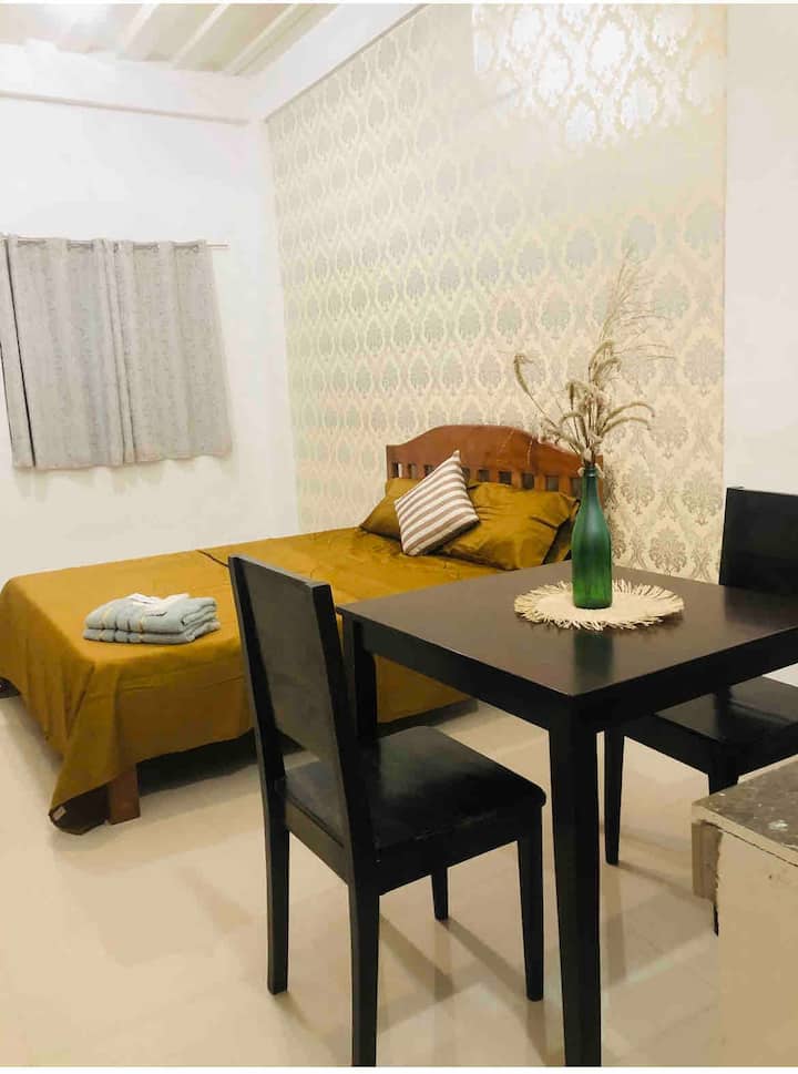 Sto.niño Lucena Queen Bed W/netflix & Wifi - Lucena