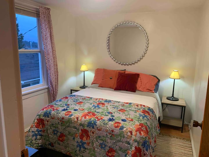 Libby’s Loft: 2br Apt, 1mi To Ferry/shipyard - Port Orchard, WA