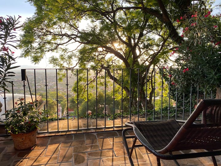 Stay Cool, Ac And Outdoor Living Room On Terrace - San Miguel de Allende
