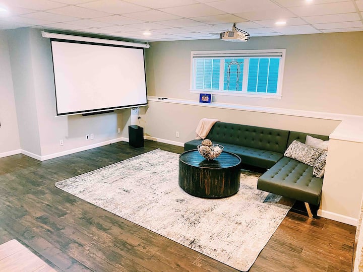 The C Suite Inman Park Apt + 6 Aquarium Passes - Atlanta, GA
