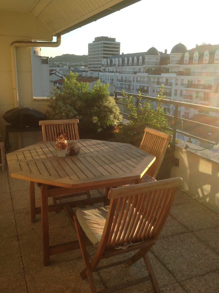 Grand Appartement Terrasse, Au Pied De La Défense - Suresnes
