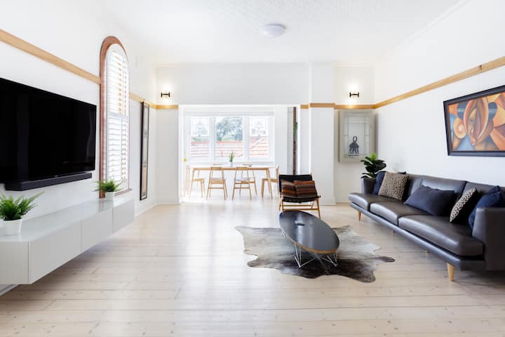 Walk To The Beach From A Stunning Elwood Apartment - St Kilda