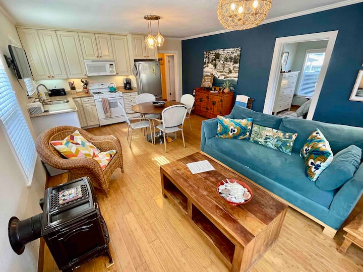 Beach Cottage Near Sunny Cove And Santa Mo's - Santa Cruz, CA
