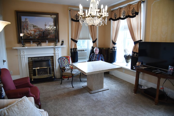 The Penthouse East : Caesar & Cleopatra Suite 300 - Brockville