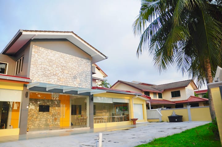 Grayhaus Bungalow Pj | Stay & Meeting | 17 Pax - Petaling Jaya