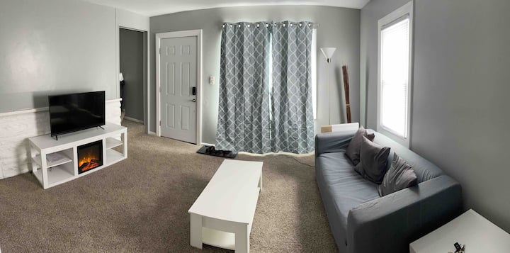 Cozy 4 Bedroom Home Away From Home - Westland, MI