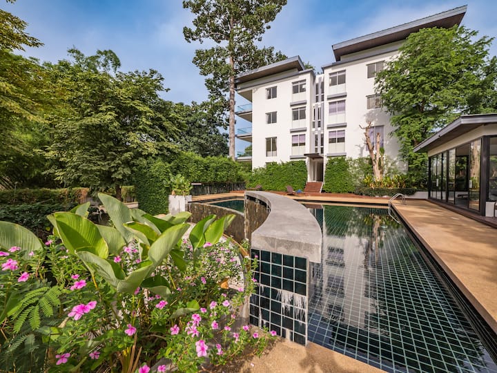 舒适的公寓，带泳池和健身房，步行查文海滩5分钟 - Ko Samui