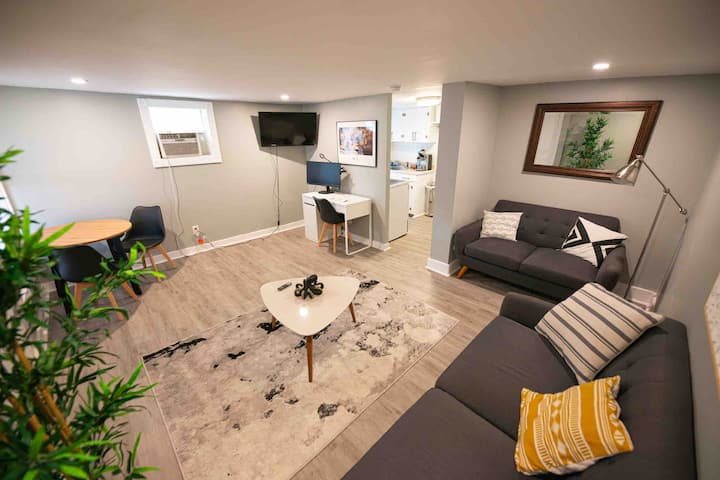 1 Bed Apt Dt |Walk To Concerts | Private Workspace - Camping World Stadium - Orlando