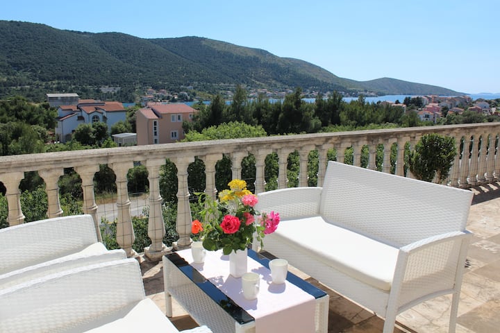 Apartment With Panoramic Views. - Primošten