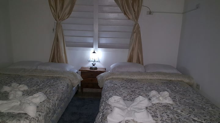 Casa De Leydis Y Familia En Prado - Havana