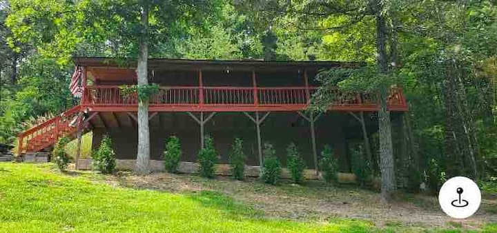 Cheerful 2-bedroom Cabin With Indoor Fireplace - Townsend, TN