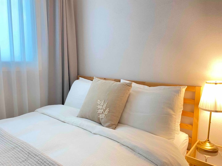 Private Queen Bedroom1 Yeonnamdong #Hongdae #Exit3 - 신창면