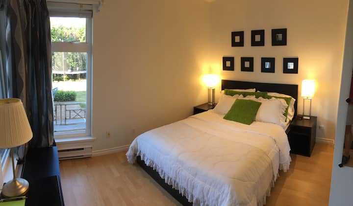 Super Clean 1 Bedroom Private Suite W/kitchen - 列治文