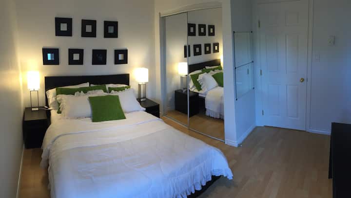 Super Clean 1 Bedroom Private Suite W/kitchen - 列治文