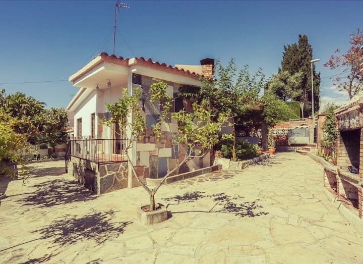 Casa Independiente Con Jardín A 300 Metros Del Mar - Comarruga