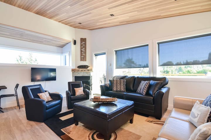 Luxury Villa With Hot Tub & Private Sandy Beach. - Quadra Island