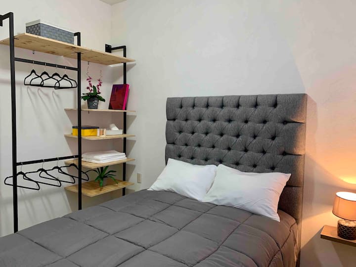 Departamento Completo, 2 Habitaciones, Céntrico. - Querétaro