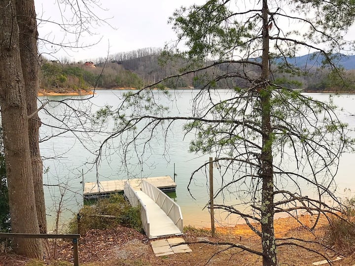 Sybarite - Beautiful Watauga Lakefront - Wilbur Lake, TN