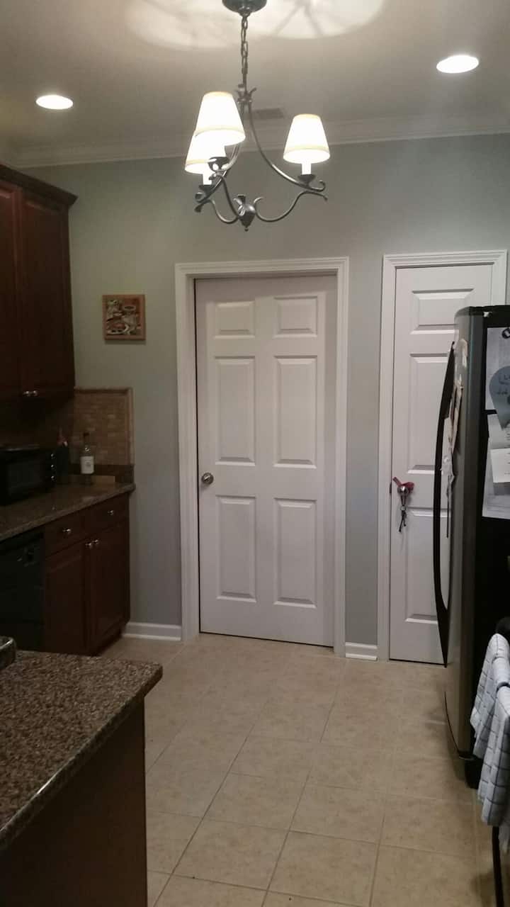 2-floor 2-car 3-bed Lg-tm Townhome Sleeps Up To 12 - Brentwood, TN