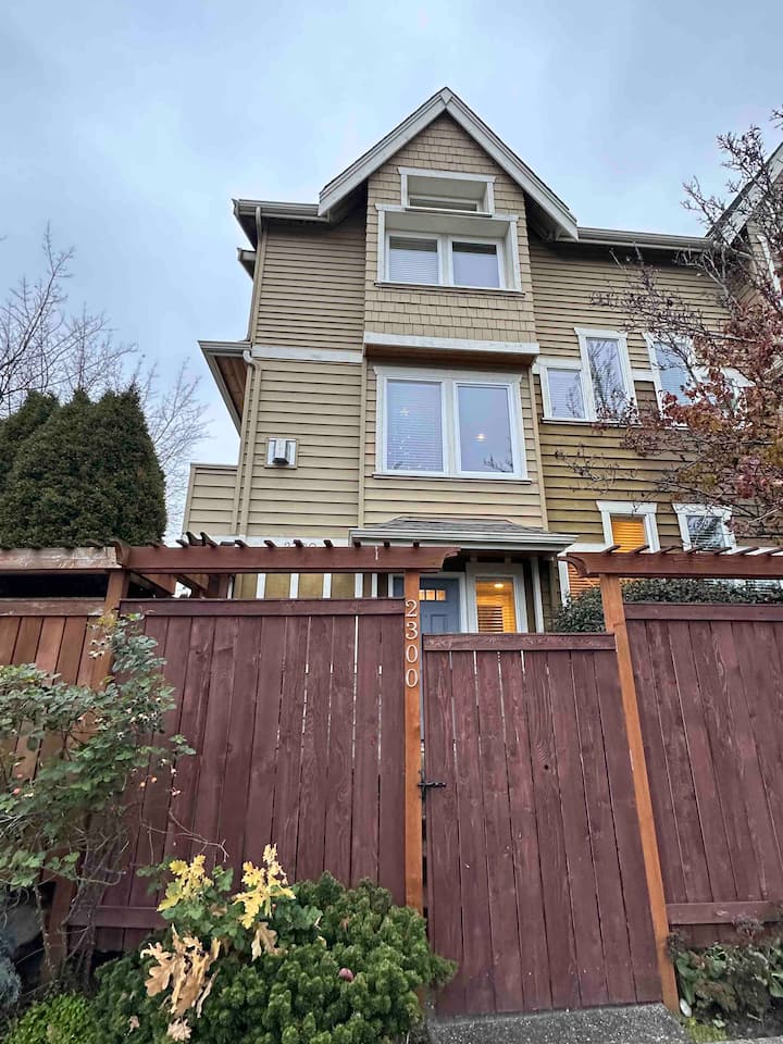 Bright Town Home In Central District - シアトル