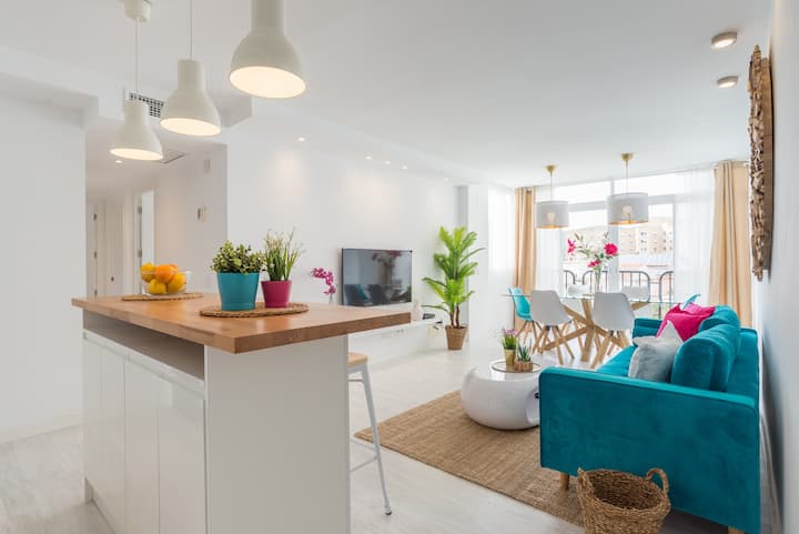 Stunning Spacious City Apartment With Free Parking - Málaga