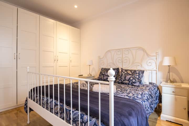 Comfort Apartment - Minimum 32 Day Stay - Barcelona