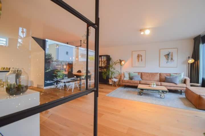 Modern House With Garden In Amsterdam - Amsterdam