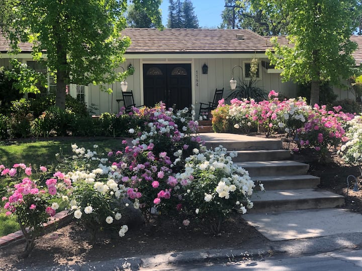 Sprawling Single Story House With Pool Long Stays - Thousand Oaks, CA