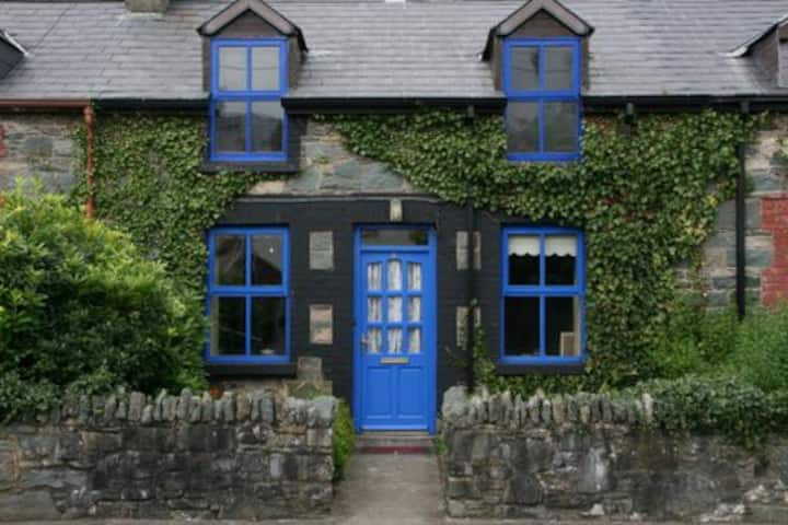 Viehättävä Perfect Location Row House -Hotelli Killarney Town Centerissä - Ireland