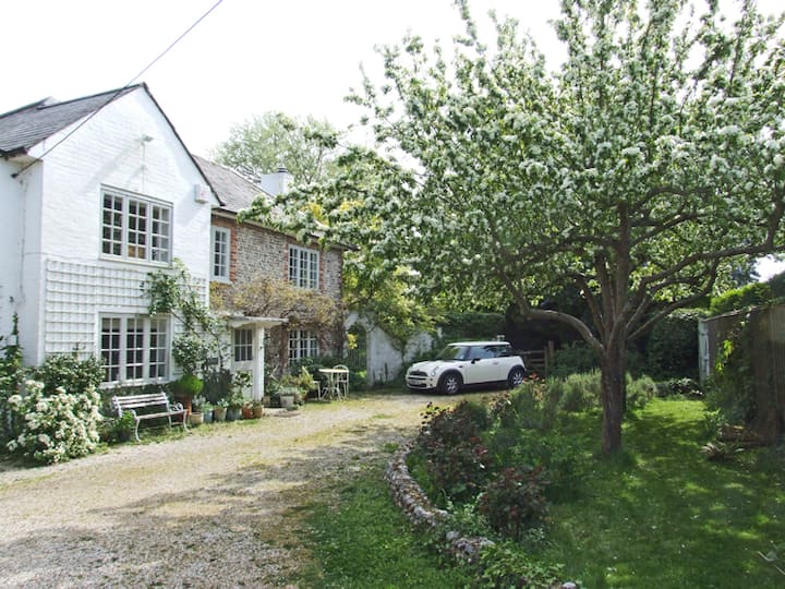 Chichester Romantic Cottage - Chichester