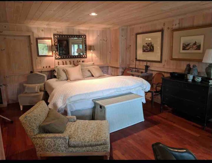 Four Seasons Private Suite Getaway 
In Highlands - Highlands, NC