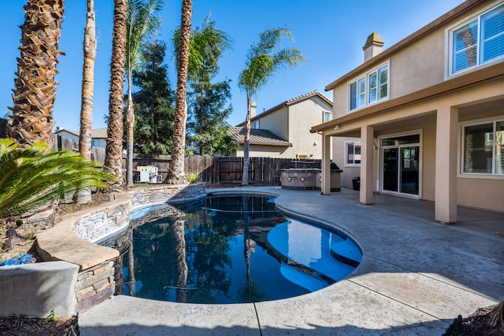 Large Spacious Home W/pool - Turlock, CA