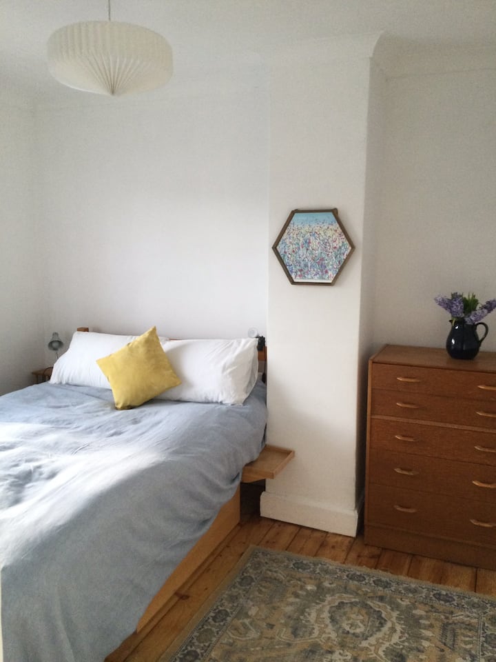 Sunny Room - Swim In The Sea And Sleep In Comfort - Whitstable