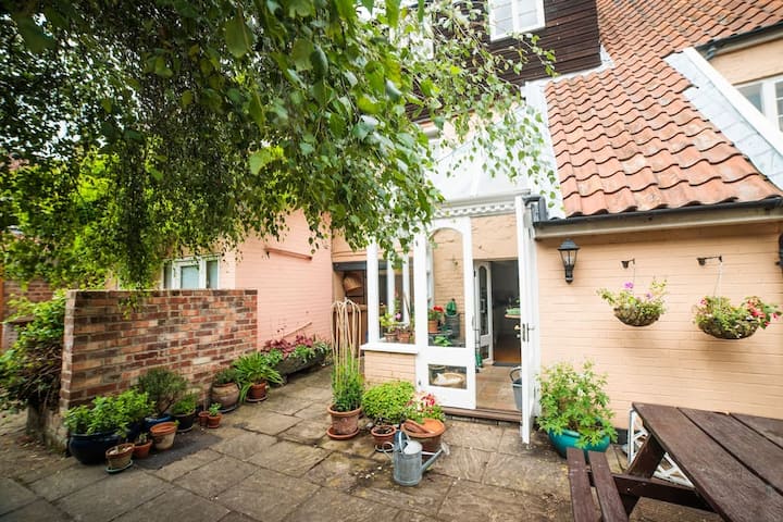 City-centre Dec 2025/jan Feb March 2026 Dates - 노리치